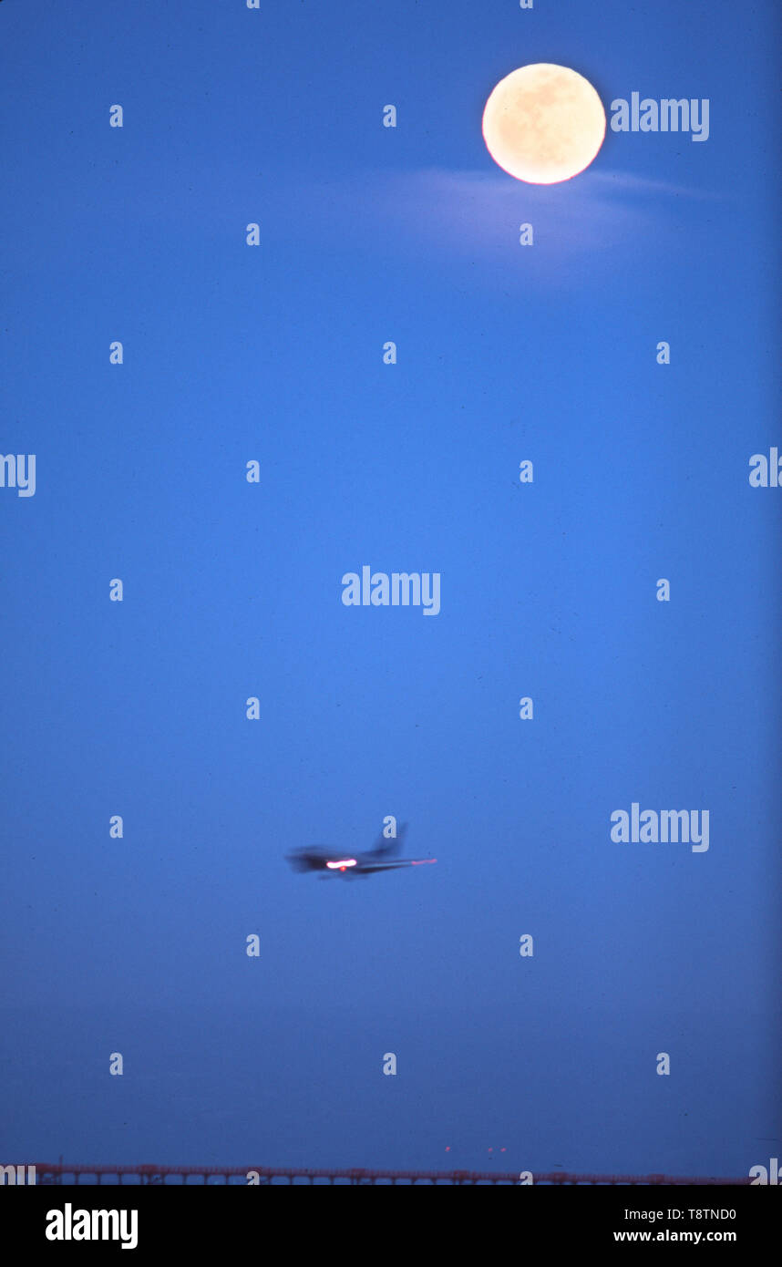 Airlane hi-res stock photography and images - Alamy