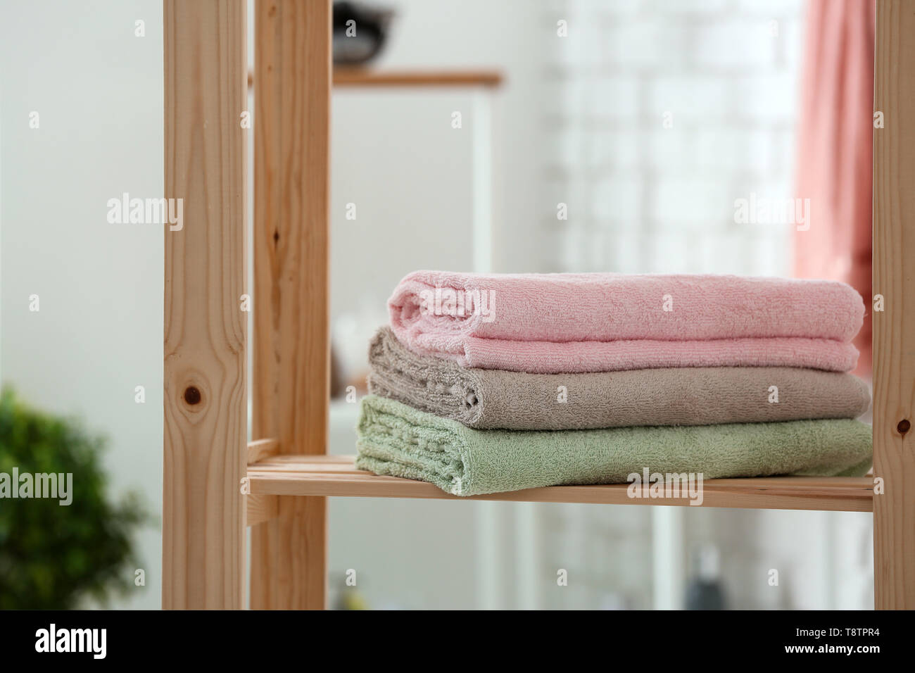Tidy bathroom shelf hi-res stock photography and images - Alamy