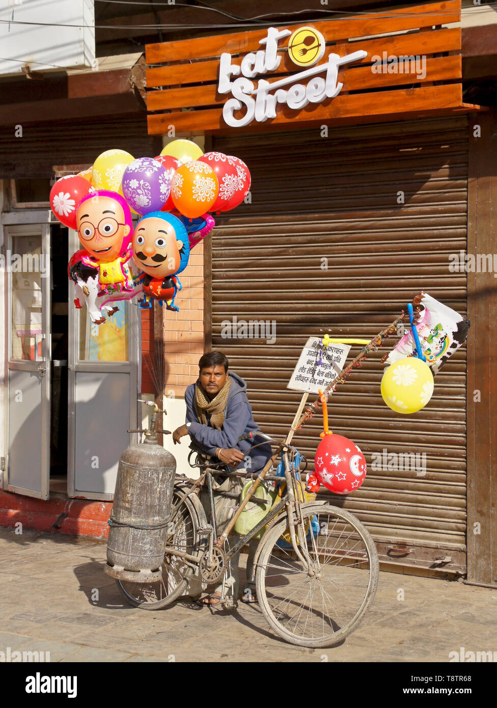 Man selling balloons hi-res stock photography and images - Alamy