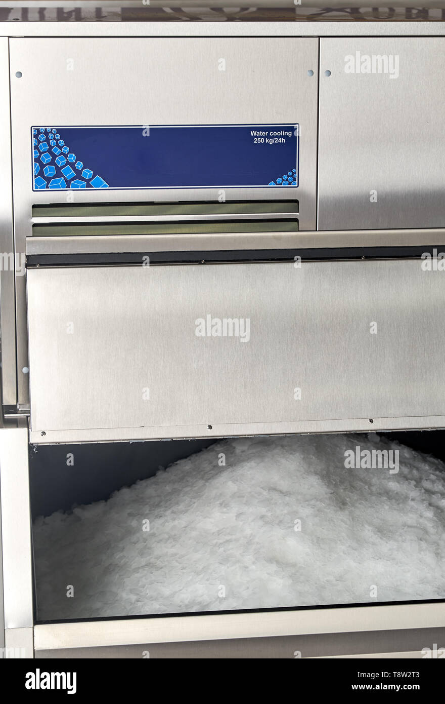 Industrial ice maker. Food cooling. Food service network. Professional ...