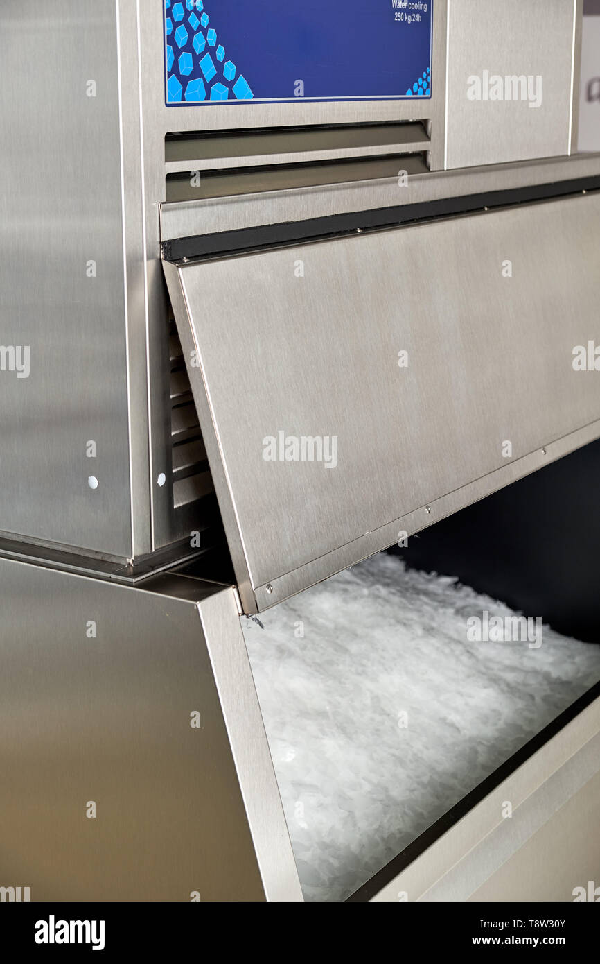 Industrial ice maker. Food cooling. Food service network. Professional ...