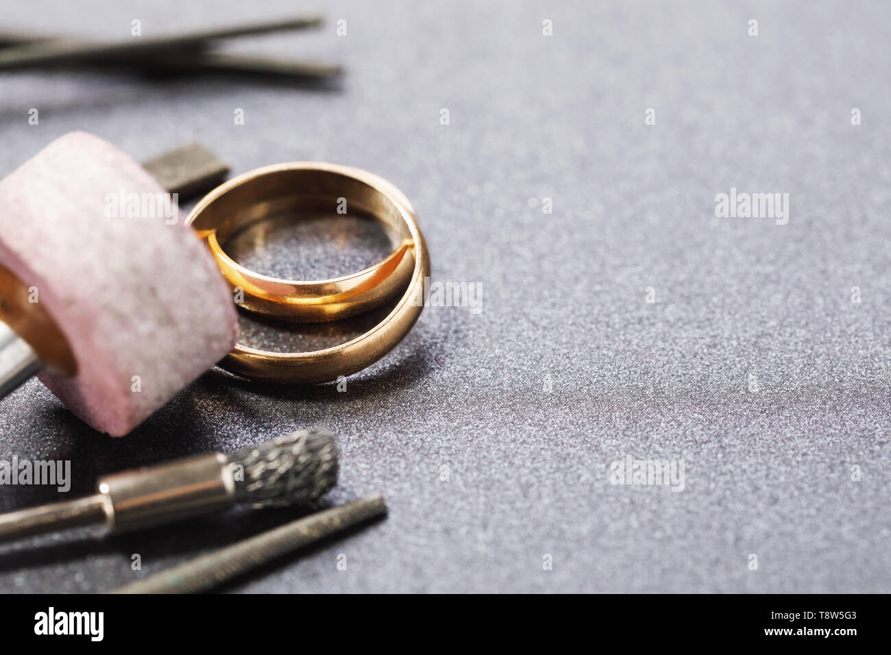 Gold manufacturing hi-res stock photography and images - Alamy