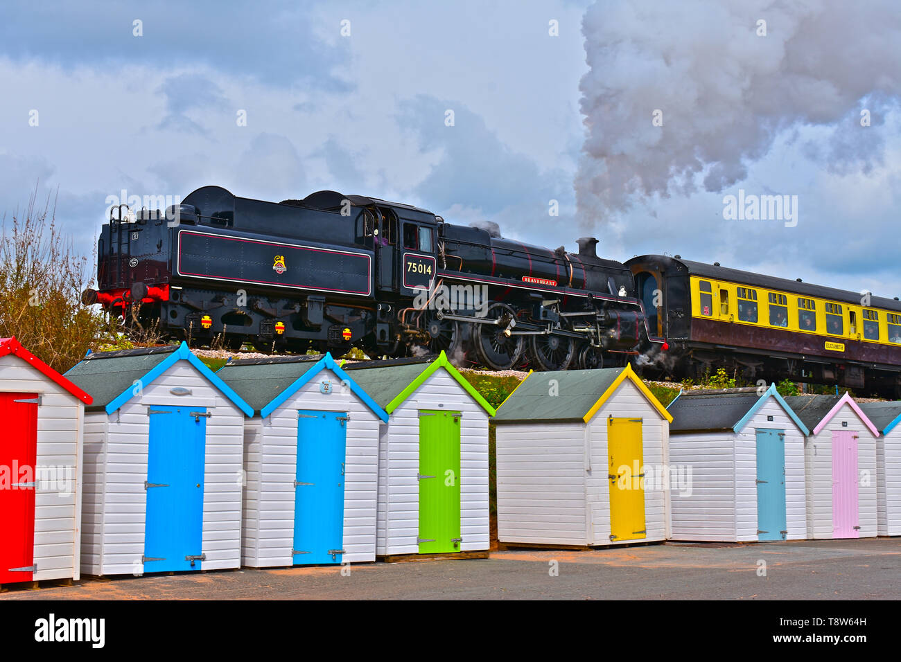 Dartmouth steam railway beach huts hi-res stock photography and images ...