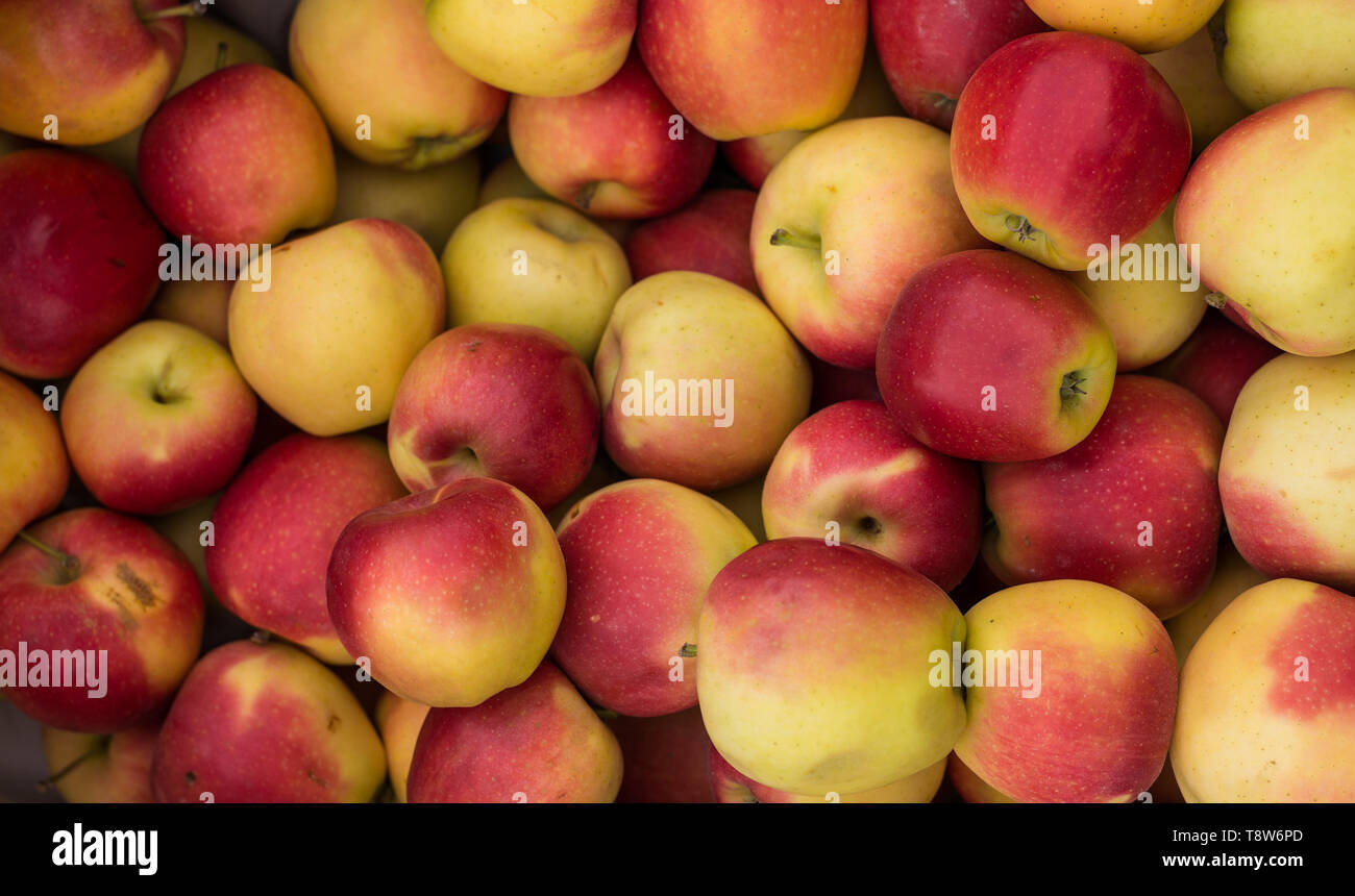 Fruits in a supermarket. Apples Stock Photo - Alamy