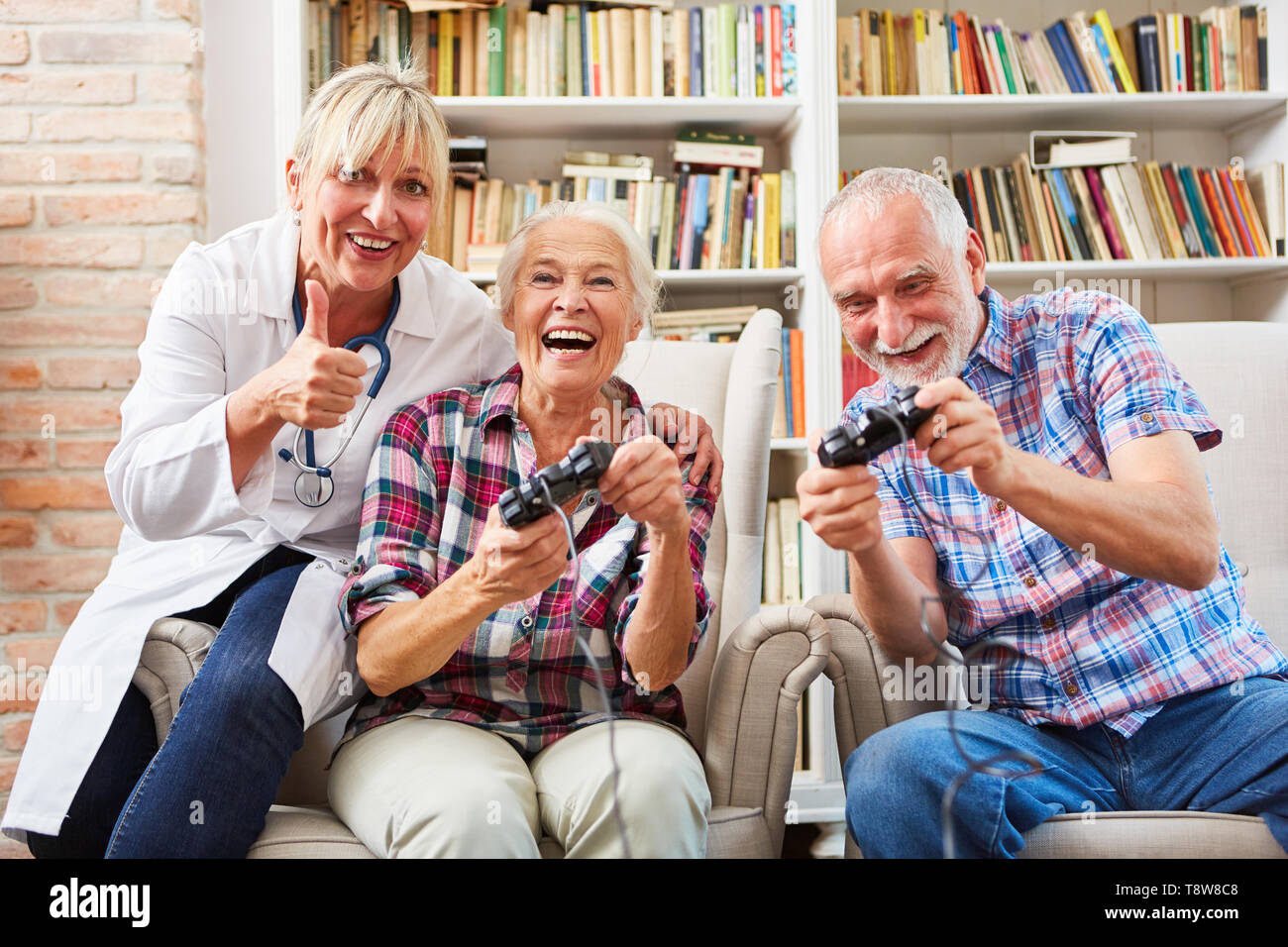Couple gaming hi-res stock photography and images - Alamy