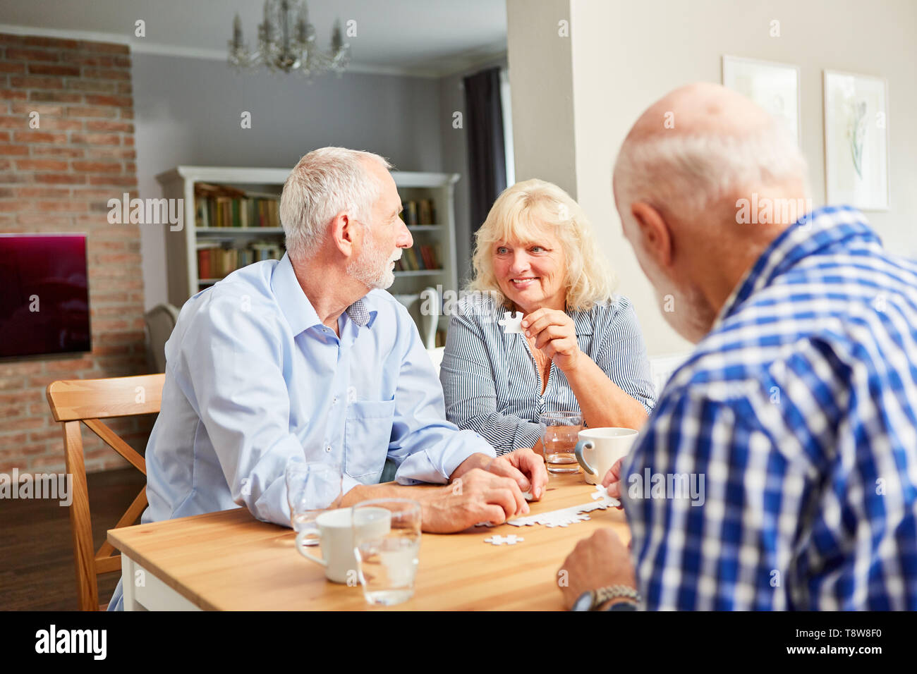 Group friends play piece hi-res stock photography and images - Alamy