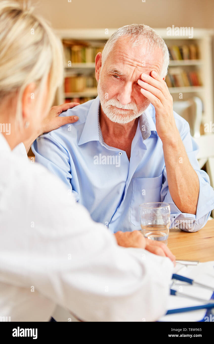 Physician diagnose dementia hi-res stock photography and images - Alamy