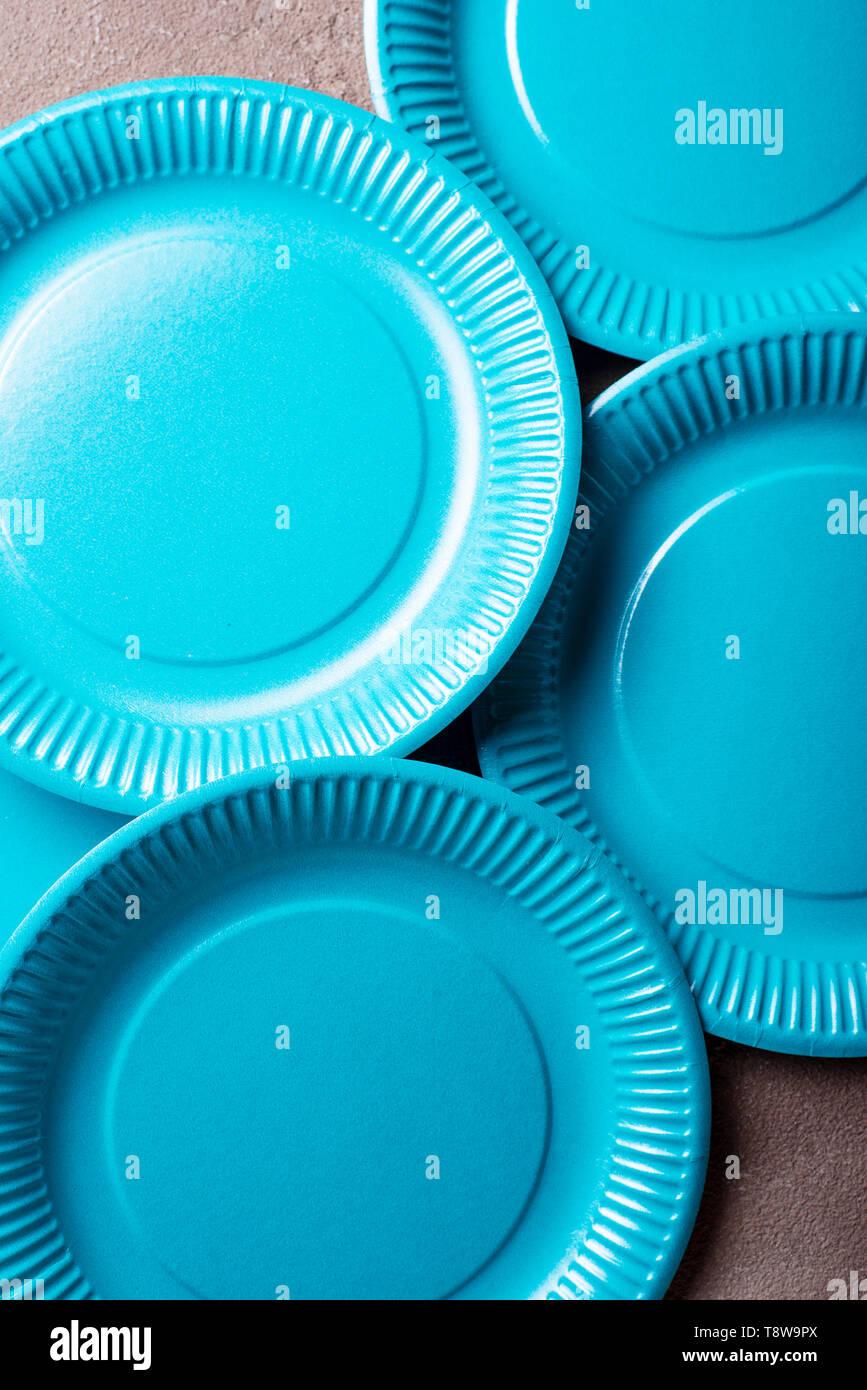 Eco friendly blue paper plate Stock Photo - Alamy