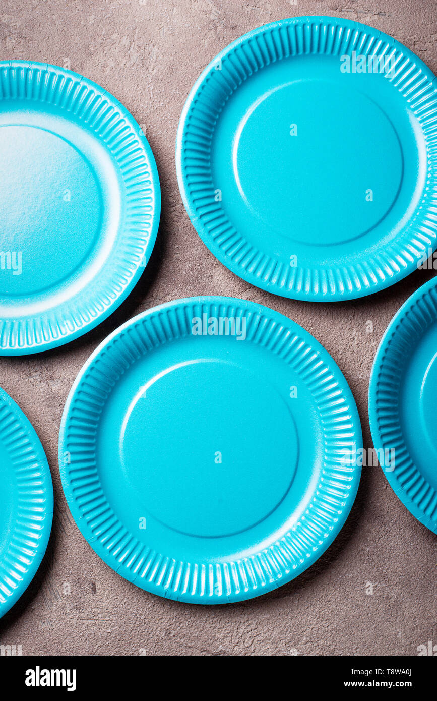 Eco friendly blue paper plate Stock Photo - Alamy