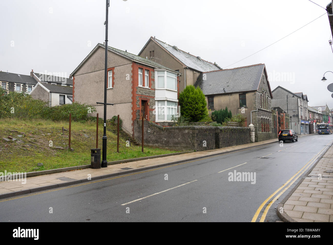 British street markings hi-res stock photography and images - Alamy