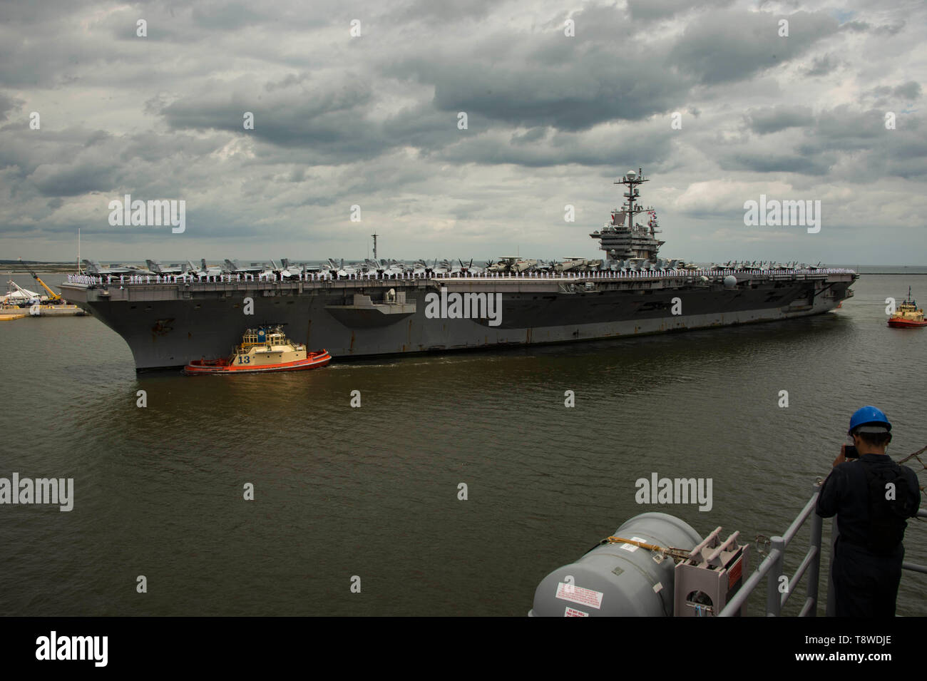 Naval base mayport hi-res stock photography and images - Alamy