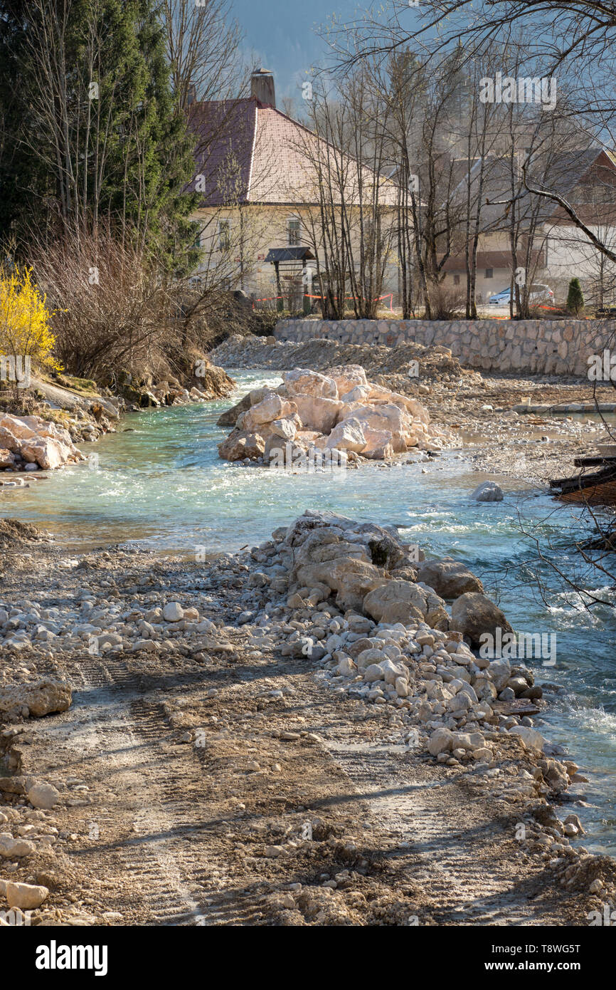 Big rocks in river hi-res stock photography and images - Alamy