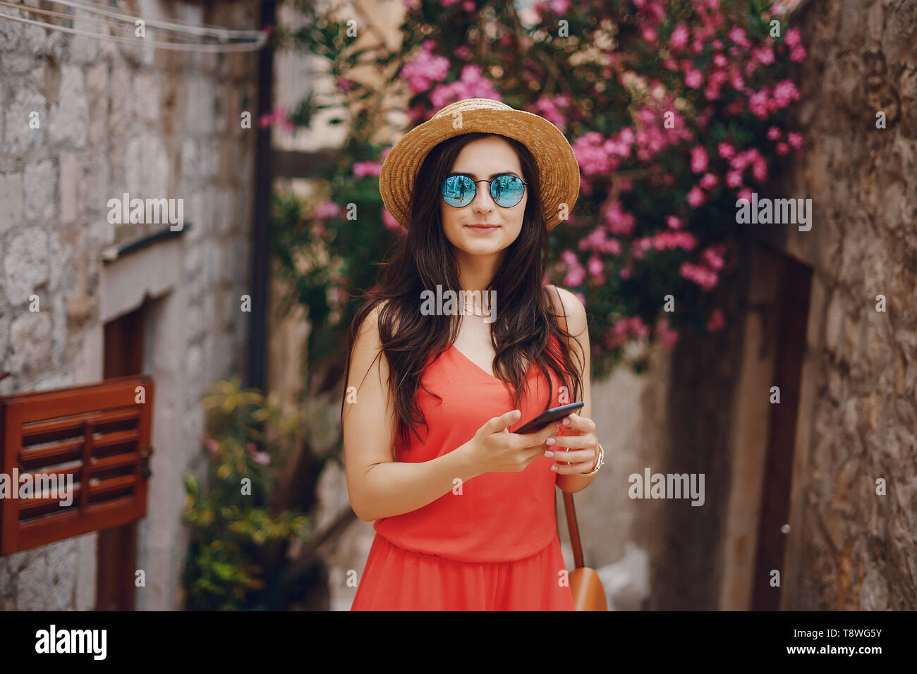 Pretty urban flowers hi-res stock photography and images - Alamy