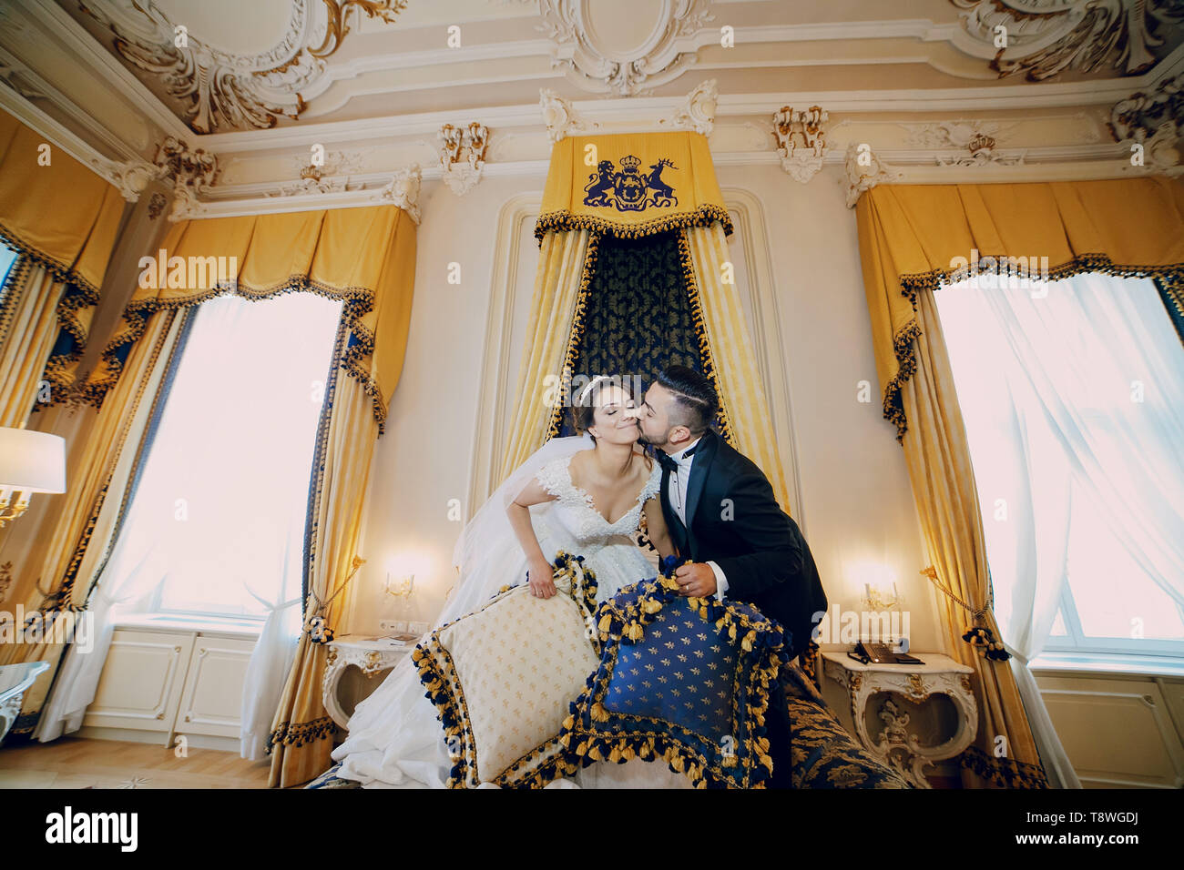 Bad wedding dress hi-res stock photography and images - Alamy
