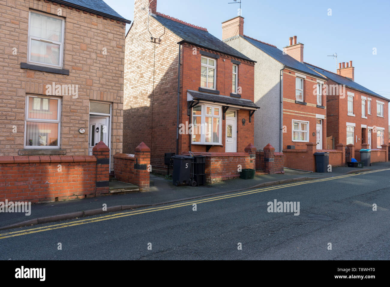 Traditional welsh miners houses hi-res stock photography and images - Alamy