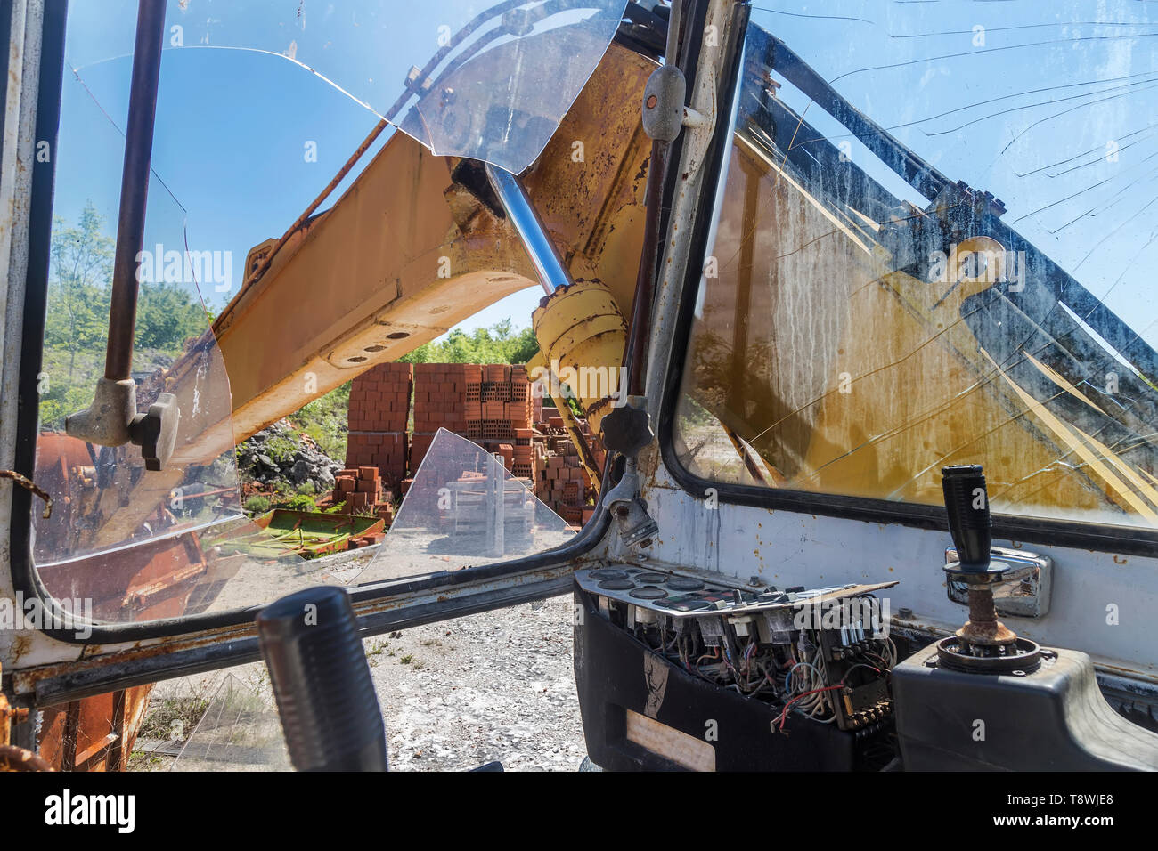 Broken digger hi-res stock photography and images - Alamy