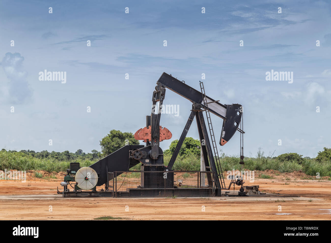 Africa oil rig work hi-res stock photography and images - Alamy