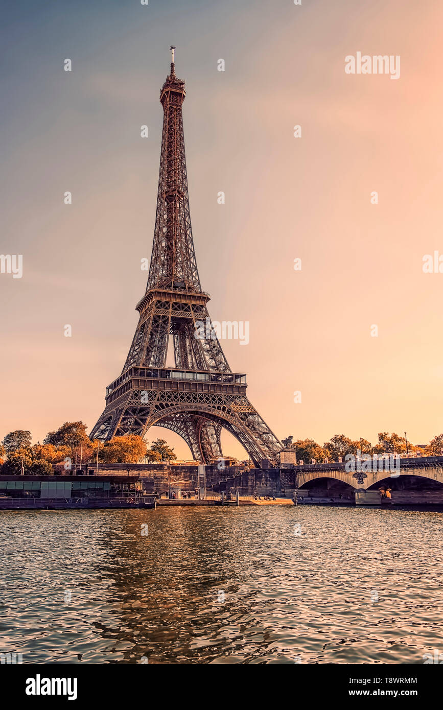 Paris eiffel tower night trocadero hi-res stock photography and images ...