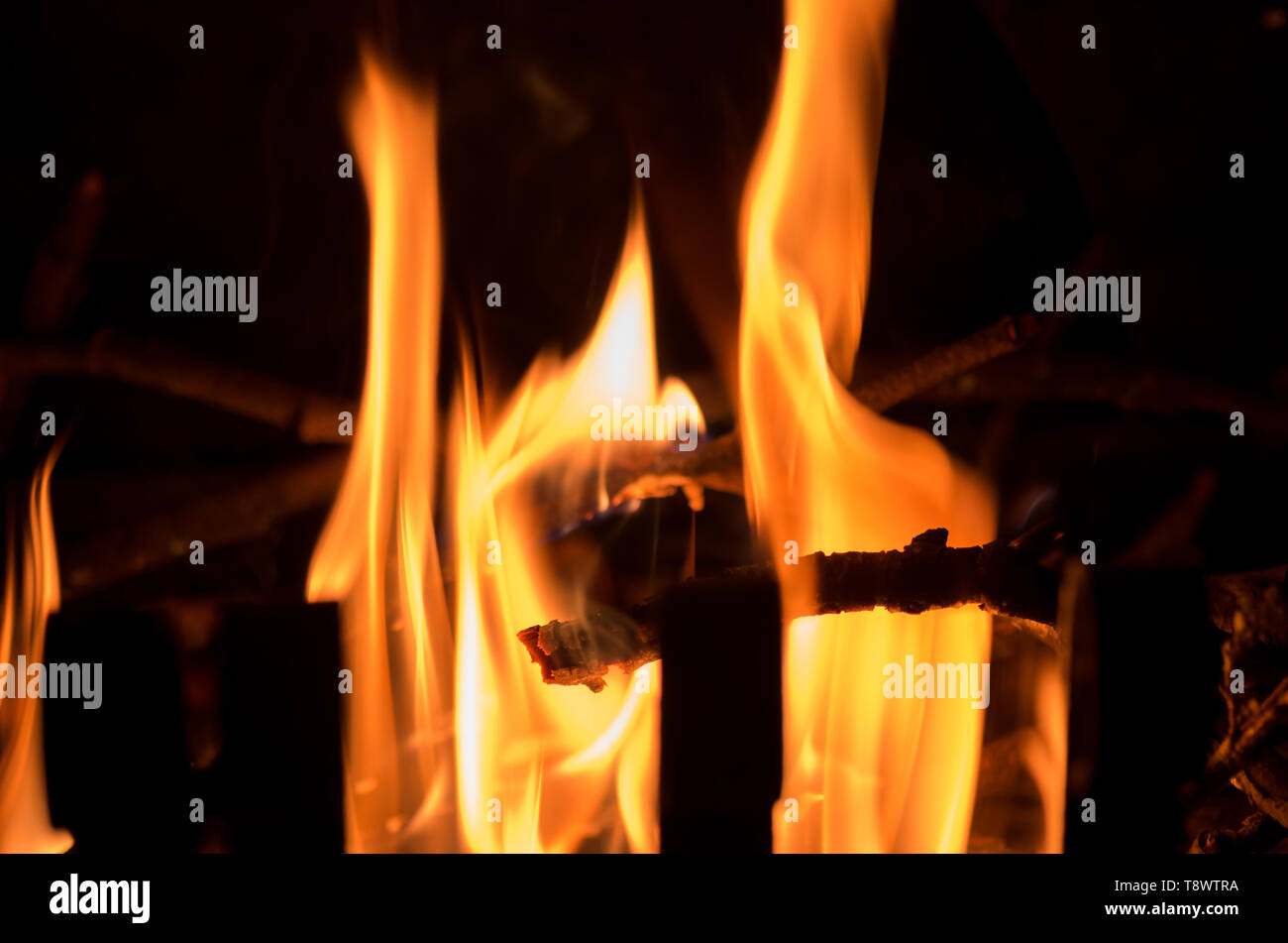 natural light burning log fire flames close up Stock Photo - Alamy