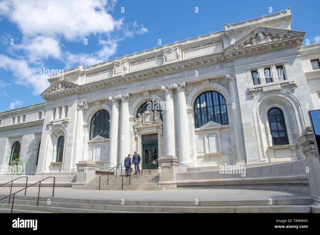 The old DC Carnegie Library has been reborn as an Apple store. Nice job ...