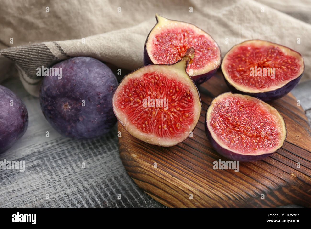 Fresh ripe figs on wooden table Stock Photo - Alamy