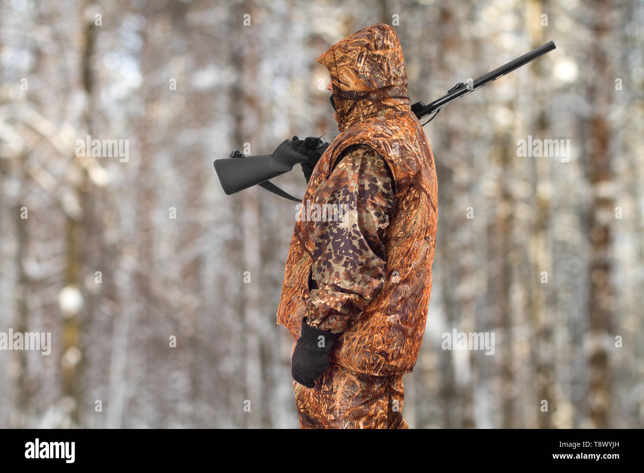 Shoulder gun hi-res stock photography and images - Alamy
