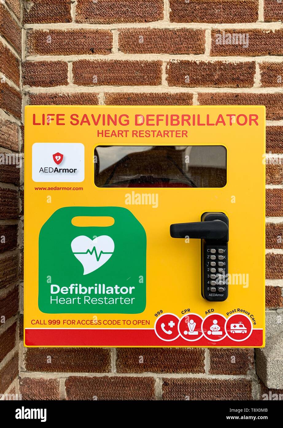 Defibrillator heart restarter hi-res stock photography and images - Alamy