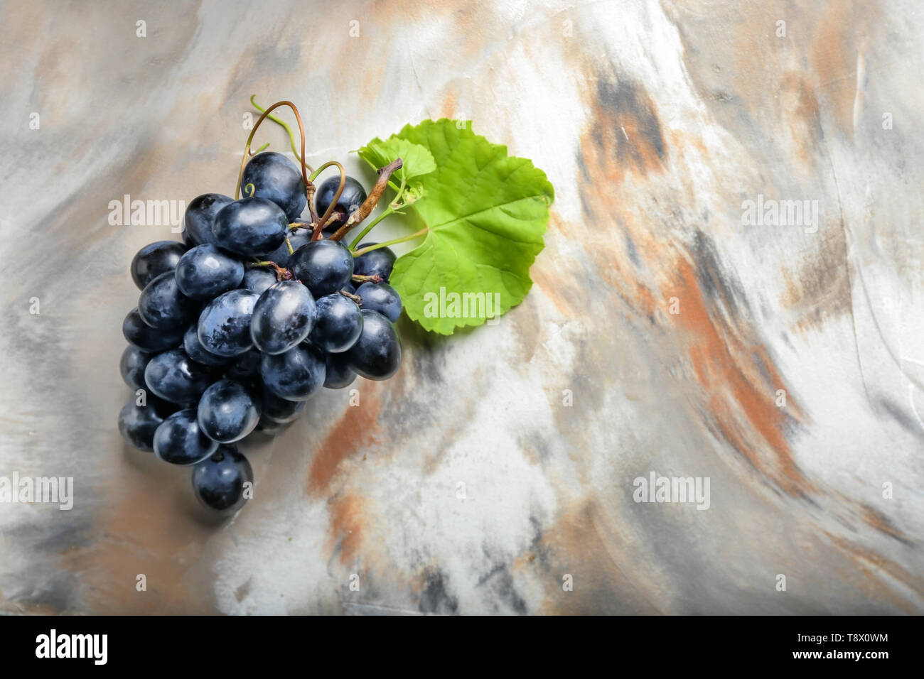 Grapes on marble hi-res stock photography and images - Alamy