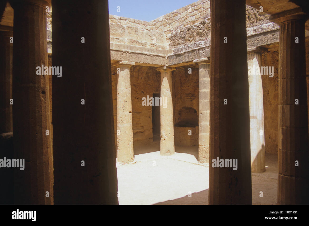 Fluted doric columns hi-res stock photography and images - Alamy