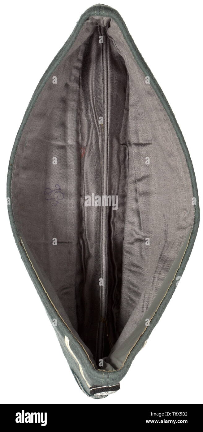 White garrison cap hi-res stock photography and images - Alamy