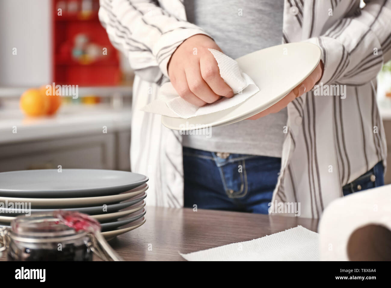 Woman wiping plate paper hi-res stock photography and images - Alamy