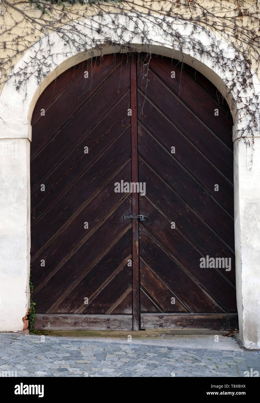 Old wooden gates Stock Photo - Alamy