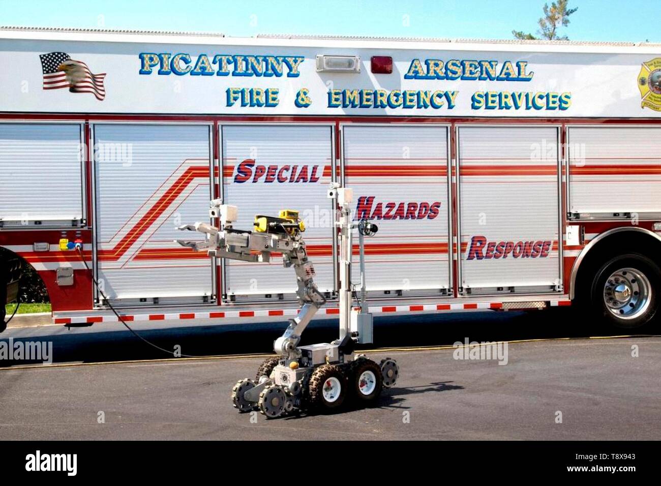 Emergency first response vehicle hi-res stock photography and images ...