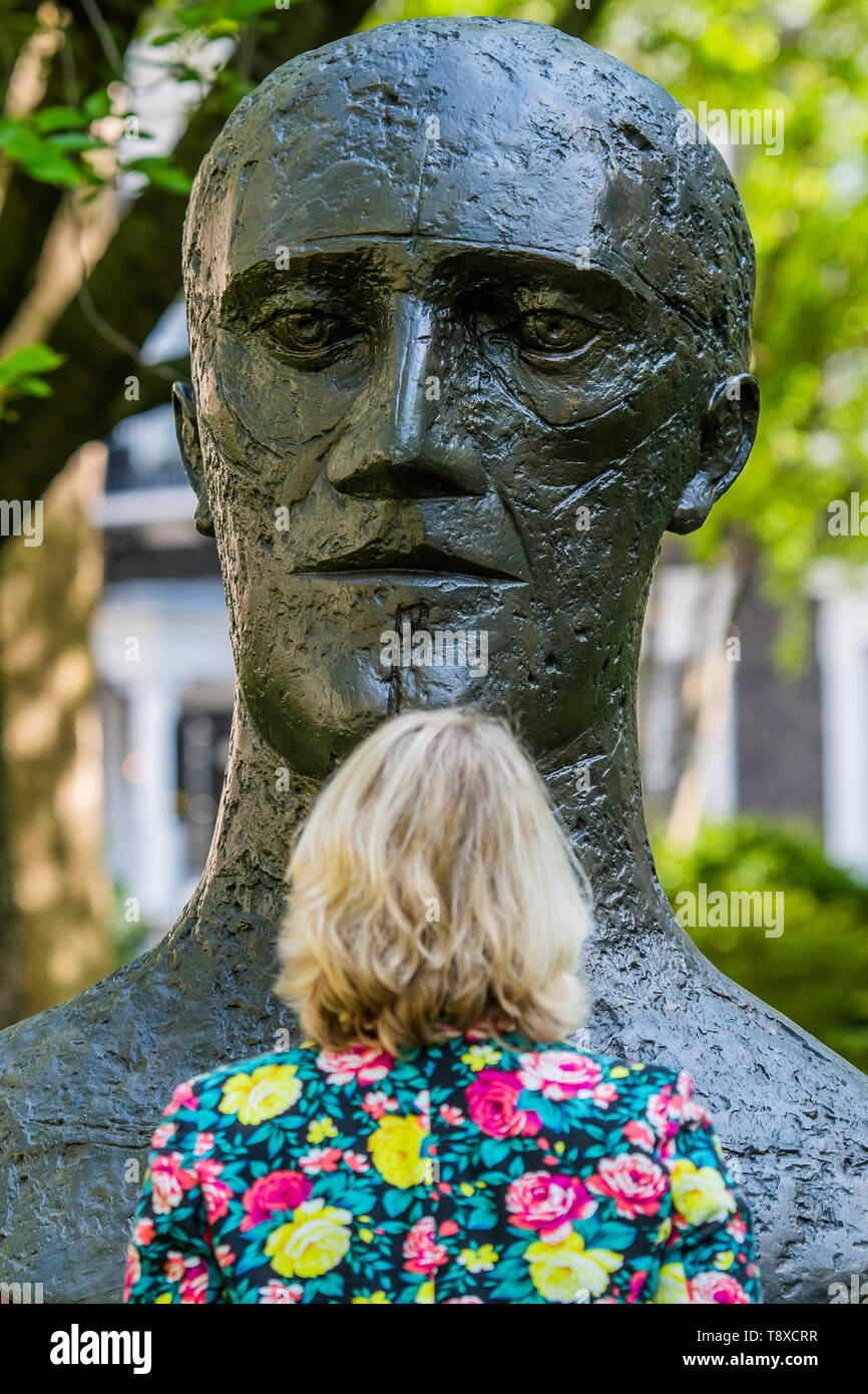 Elizabeth frink exhibition hi-res stock photography and images - Alamy