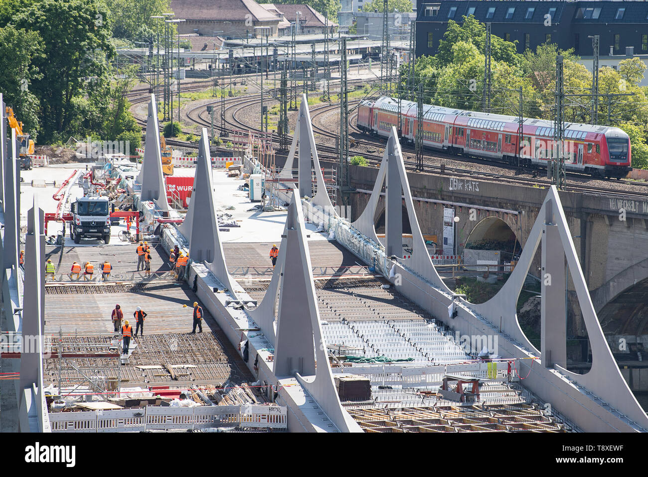 Stuttgart, Germany. 15th May, 2019. Workers are working on the ...