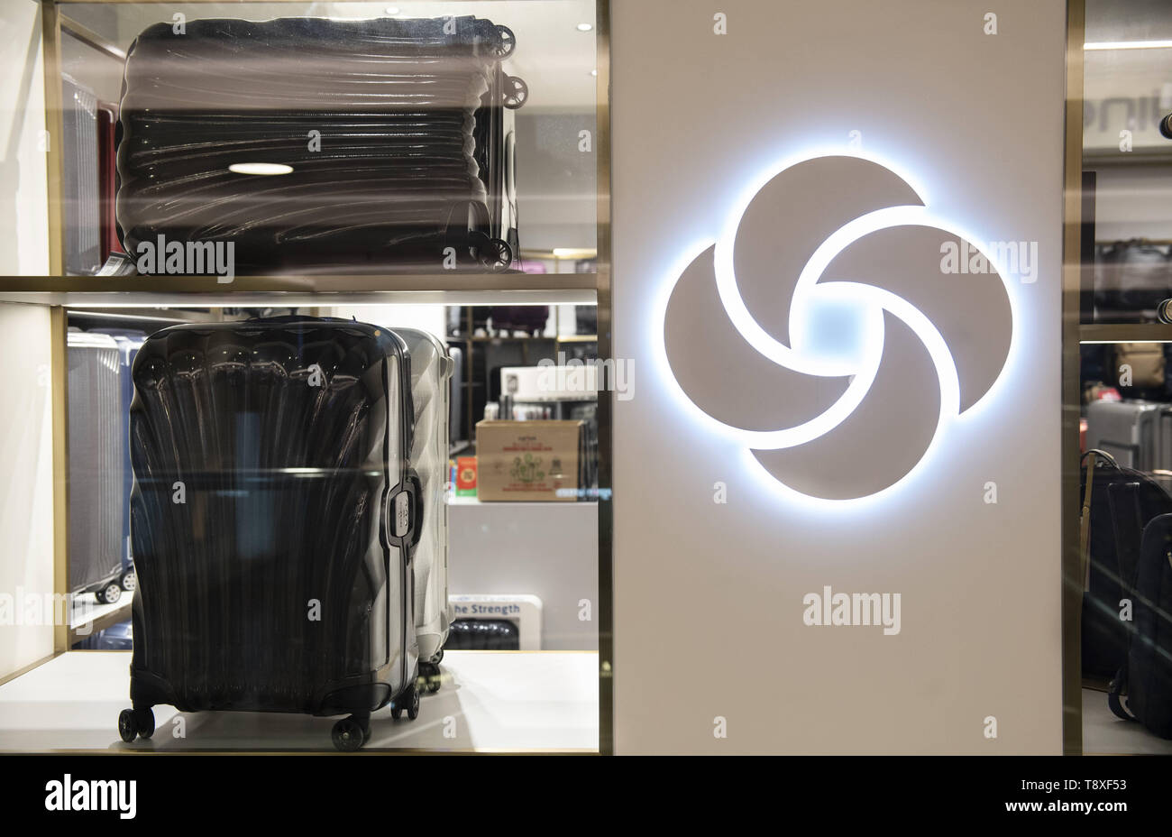Samsonite logo hi-res stock photography and images - Alamy
