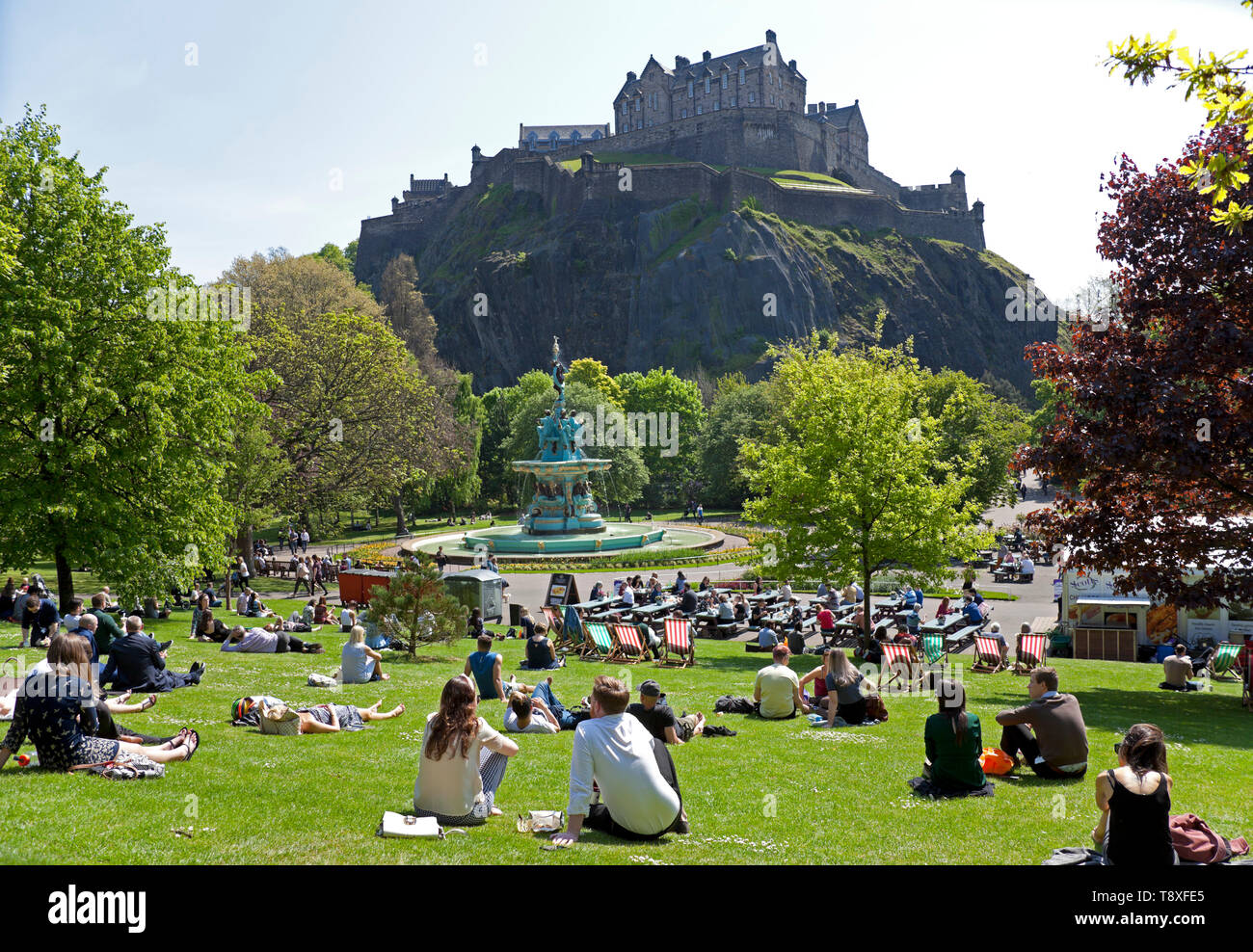 Edinburgh, Scotland. 15th May, 2019. UK weather. With temperatures ...