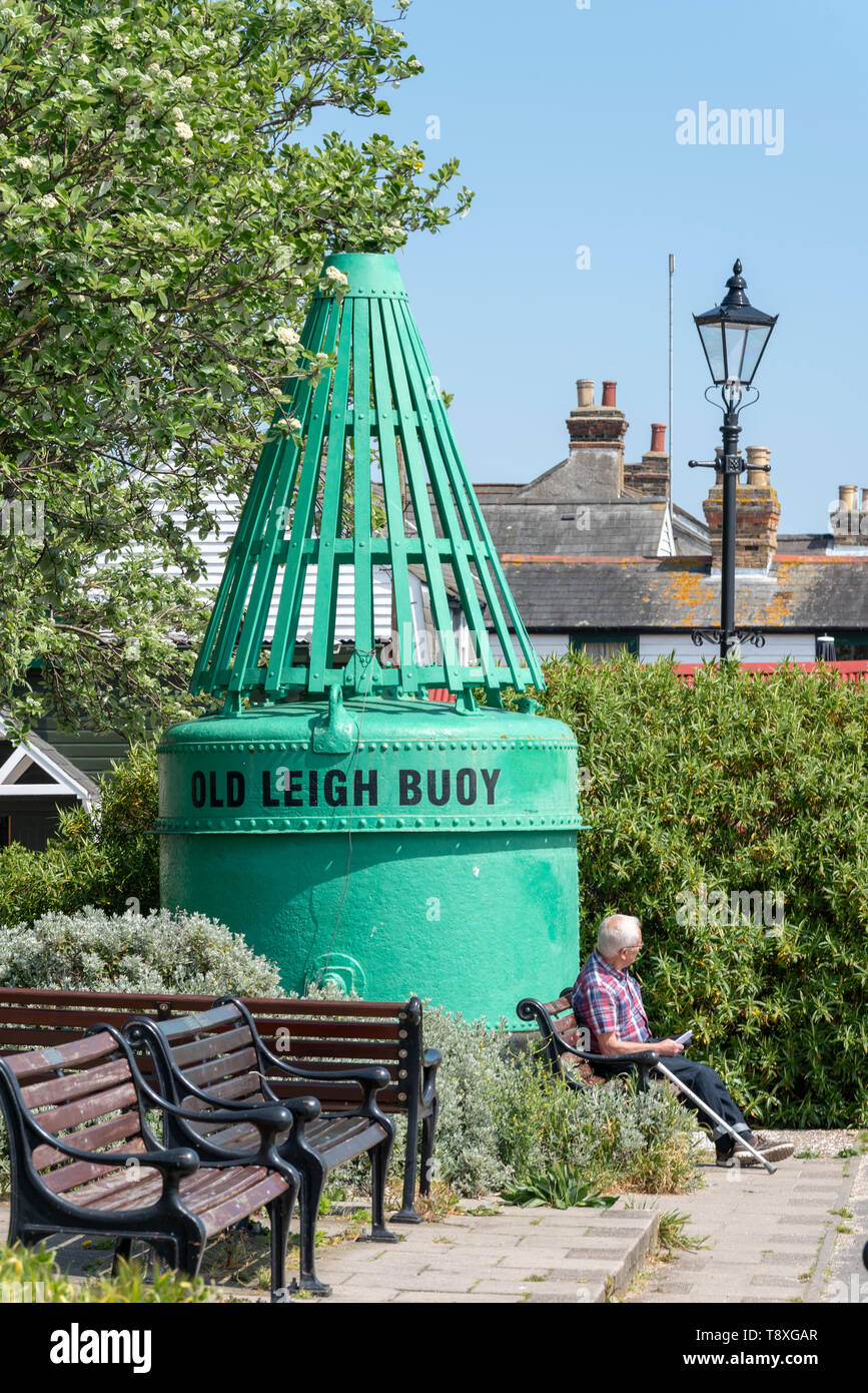 The warm weather has brought people out to the pubs and restaurants in ...