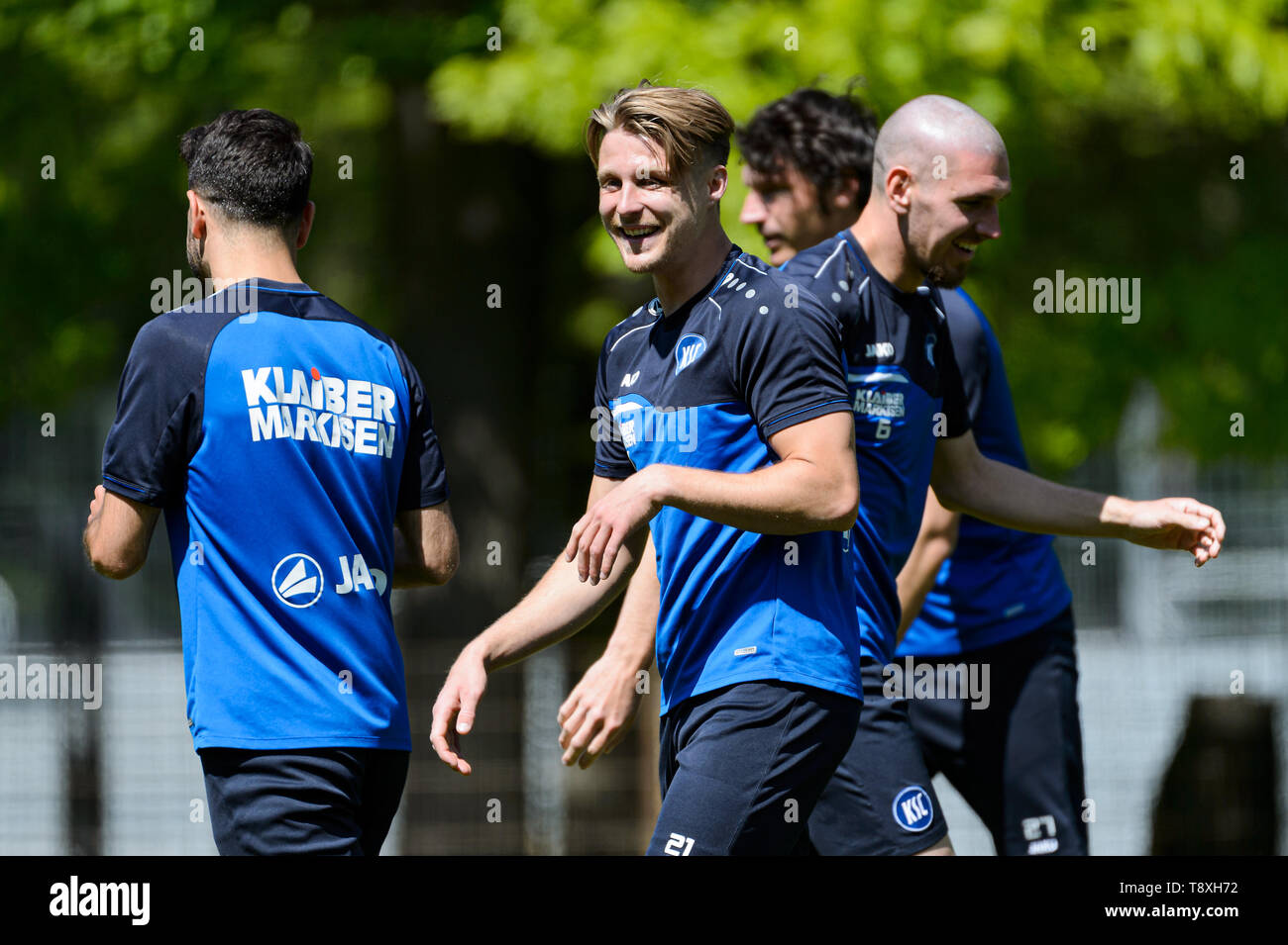 Karlsruhe, Deutschland. 15th May, 2019. Fun: Marco Thiede (KSC ...