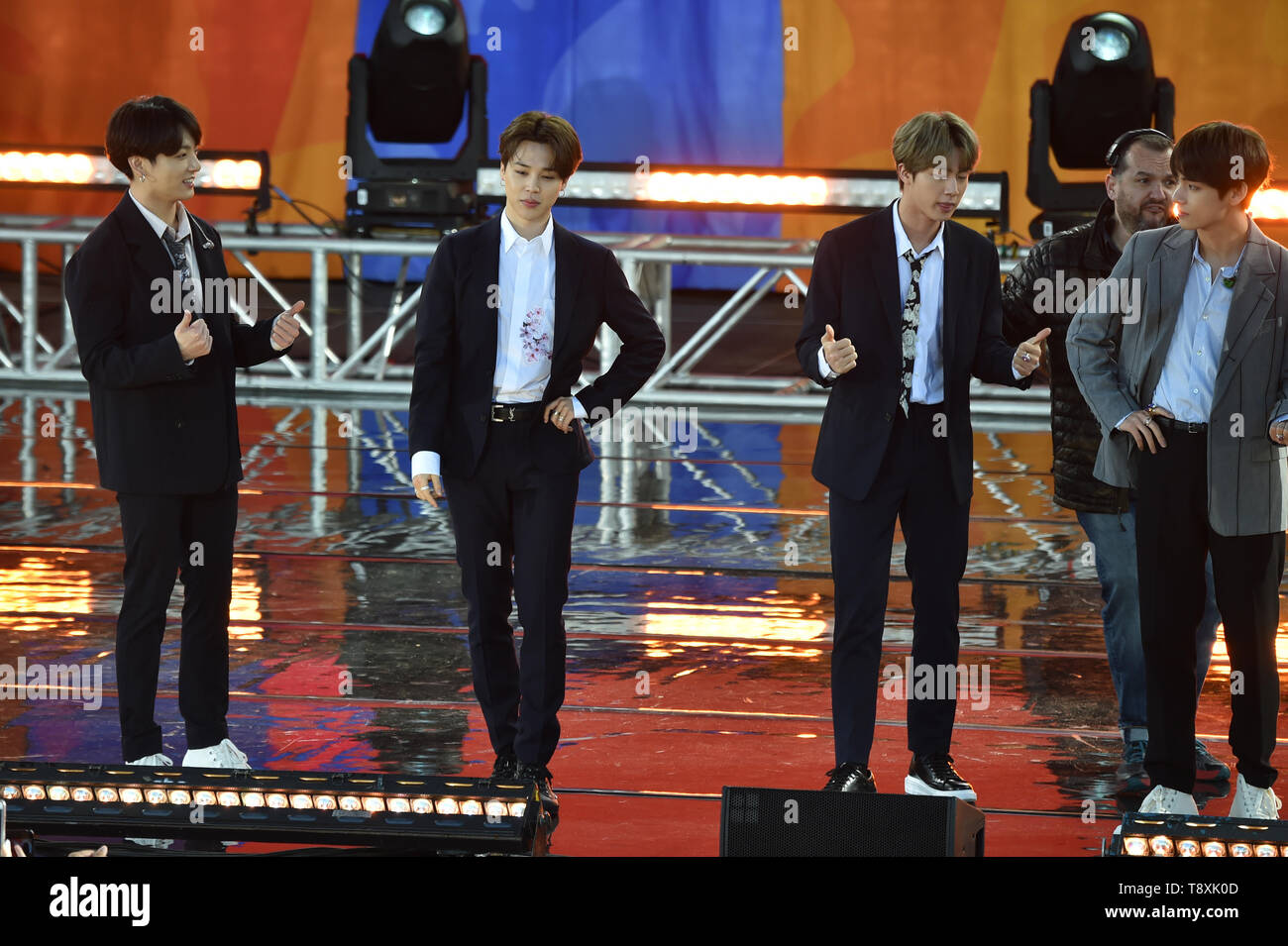 Bts group 2019 hi-res stock photography and images - Alamy