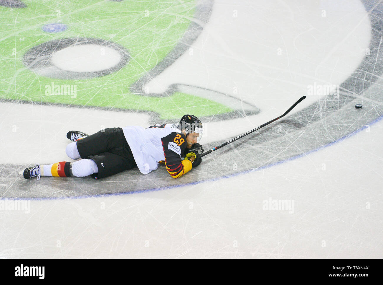 An angry hockey player hi-res stock photography and images - Alamy