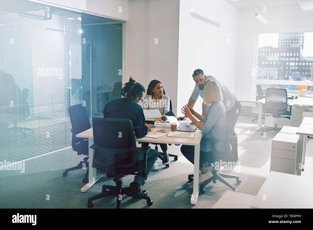 Team work around a table hi-res stock photography and images - Alamy