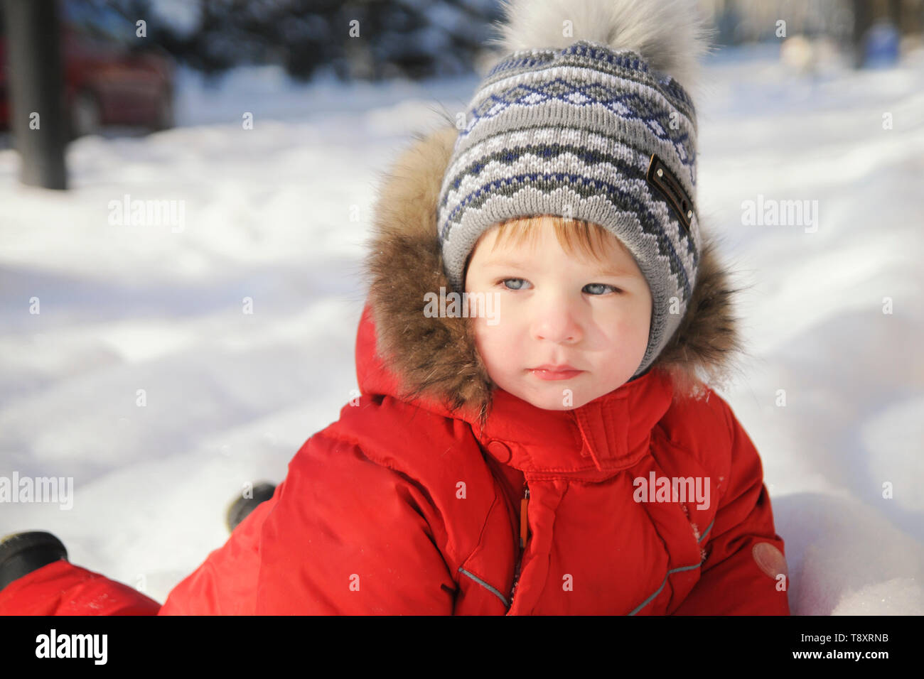 Child in winter clothes hi-res stock photography and images - Alamy