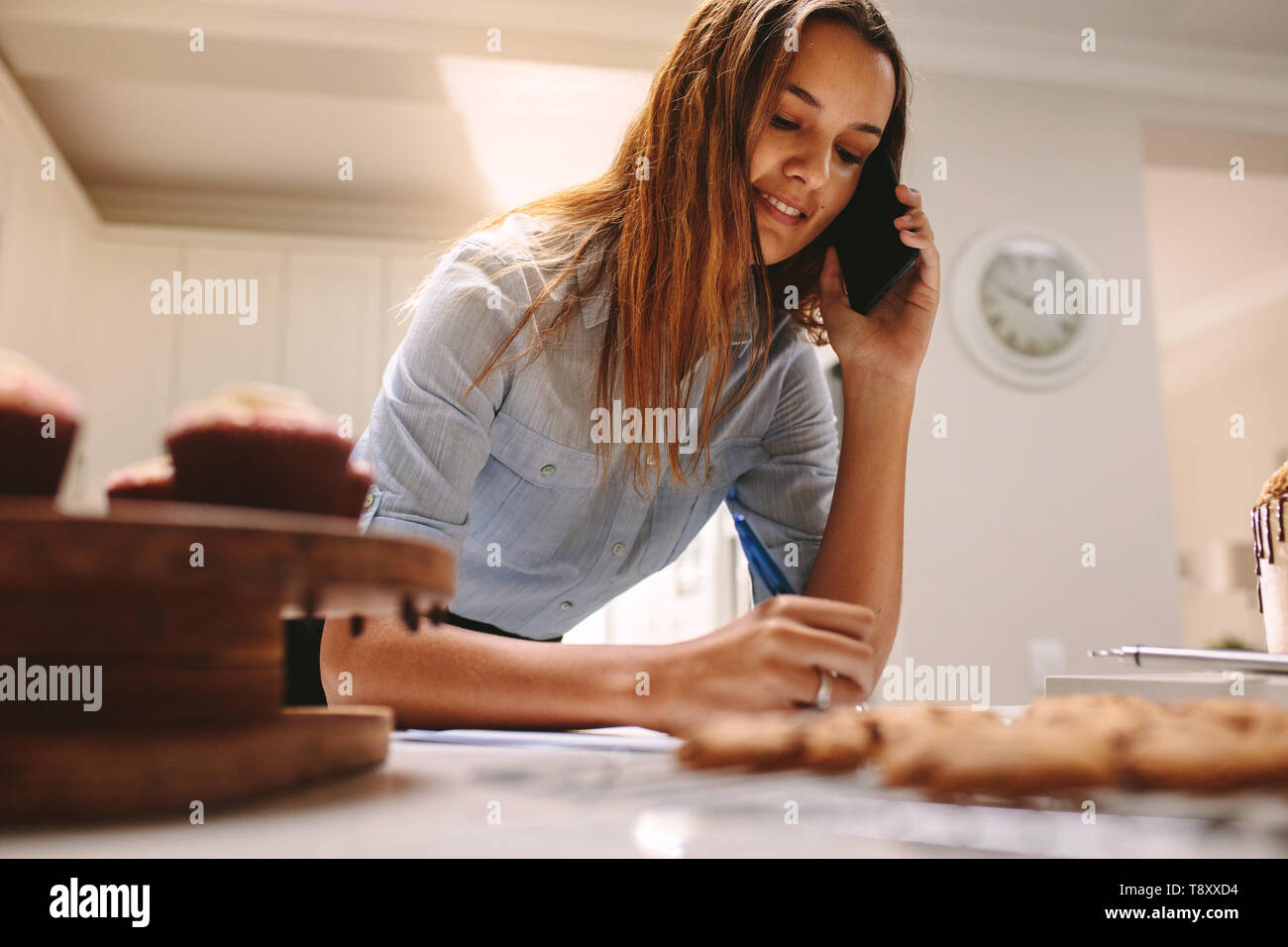 Taking food order hi-res stock photography and images - Alamy