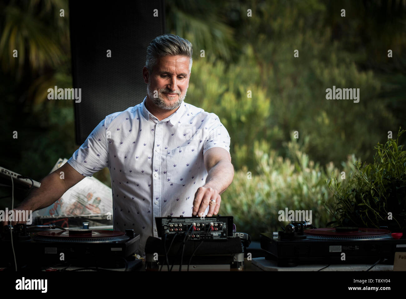 Dj decks hi-res stock photography and images - Alamy