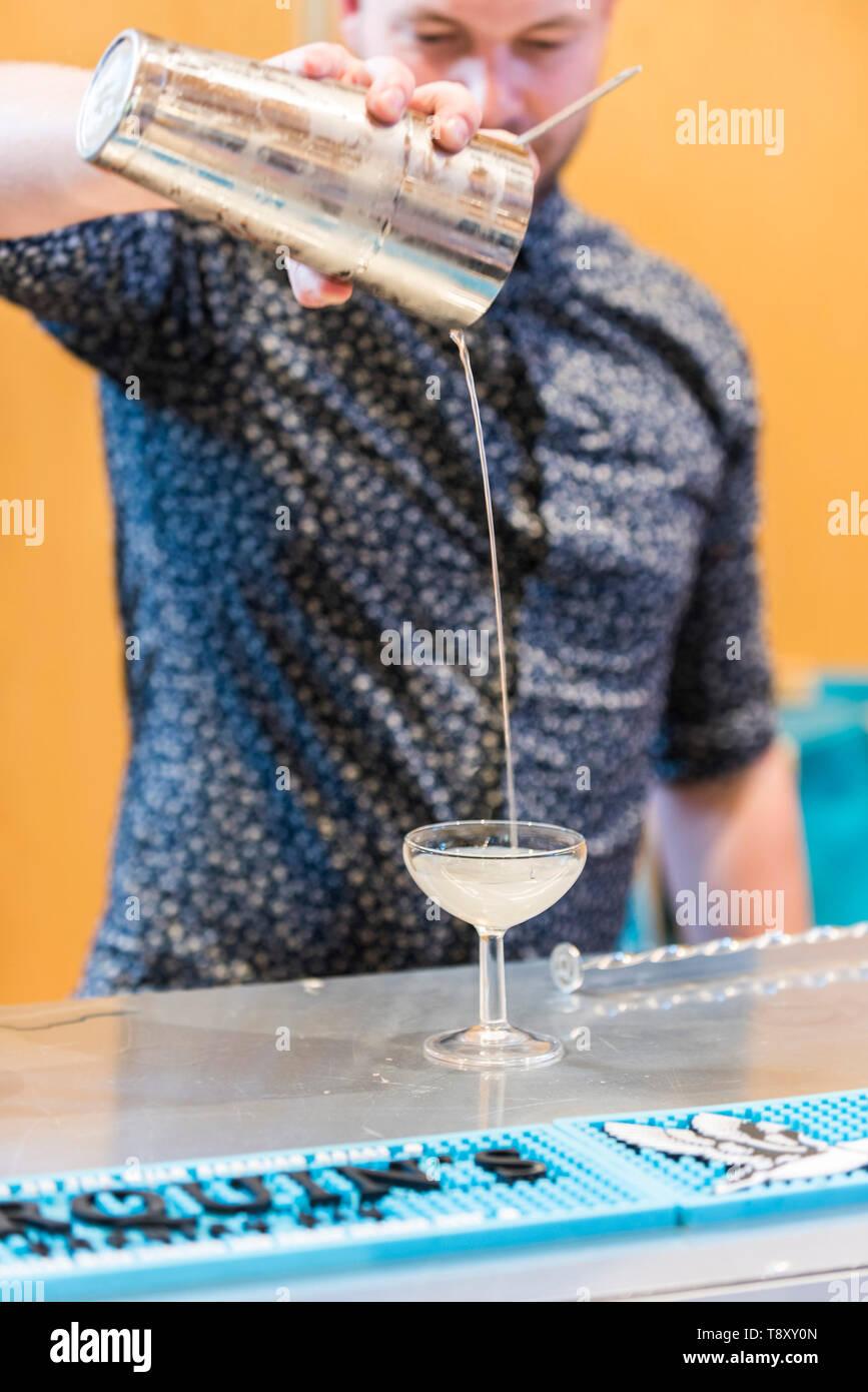 Bartender pouring cocktail hi-res stock photography and images - Alamy