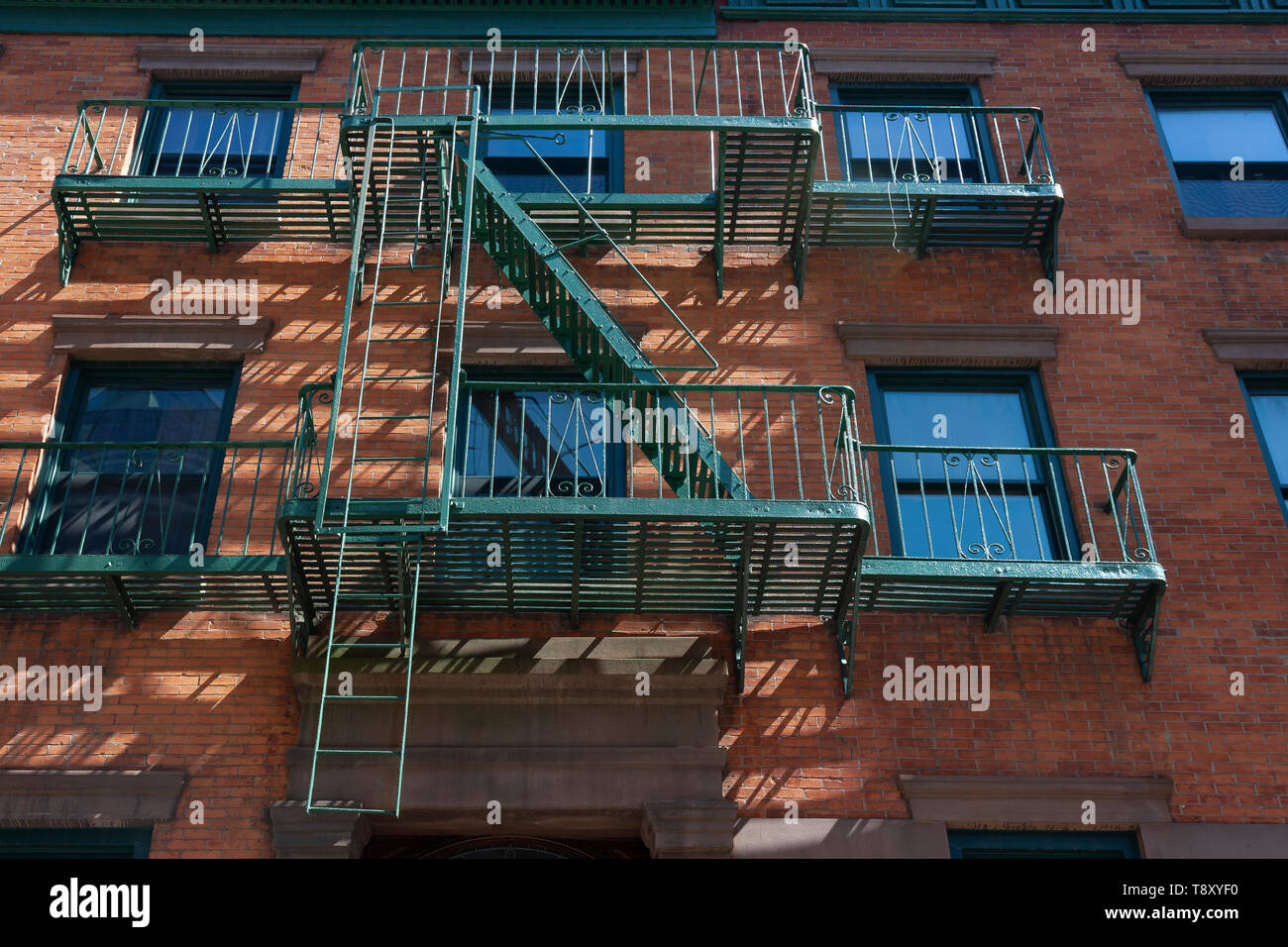 New york city fire escape hi-res stock photography and images - Alamy