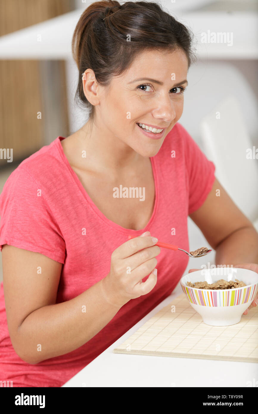 Holds plate hi-res stock photography and images - Alamy