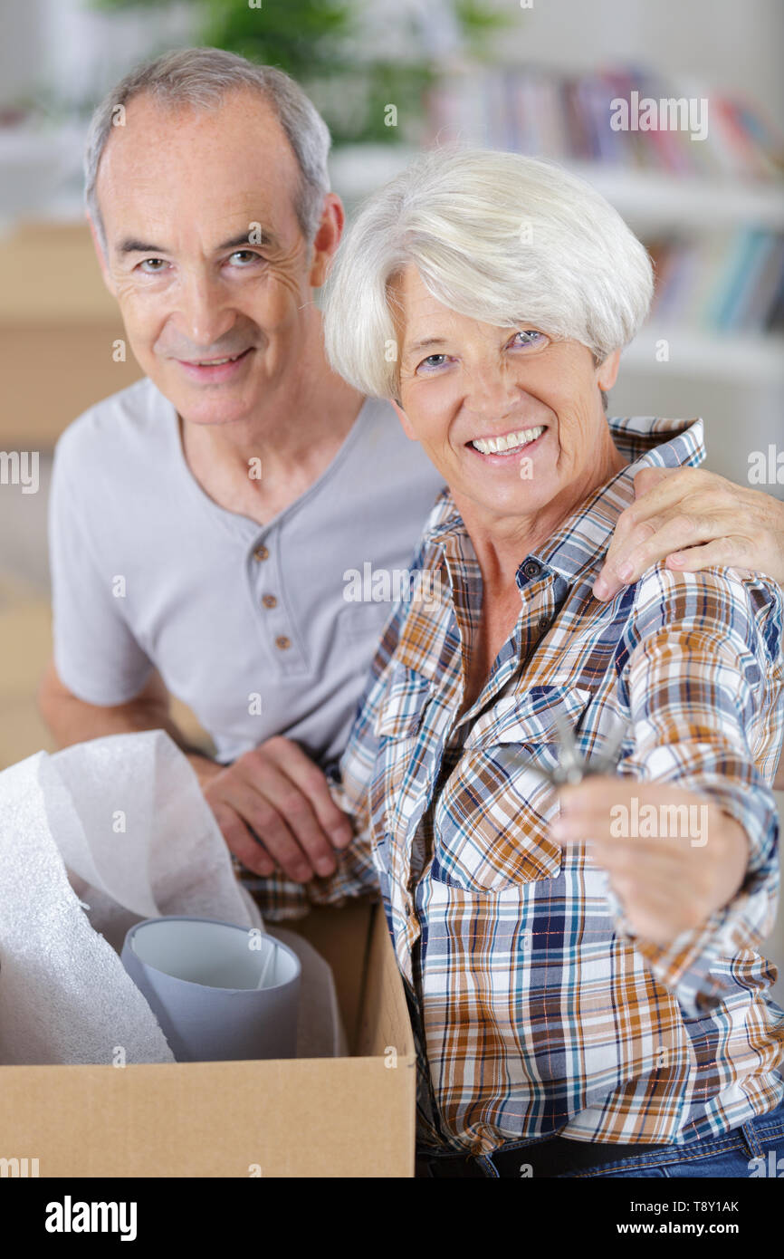 Elderly moving home packing hi-res stock photography and images - Alamy
