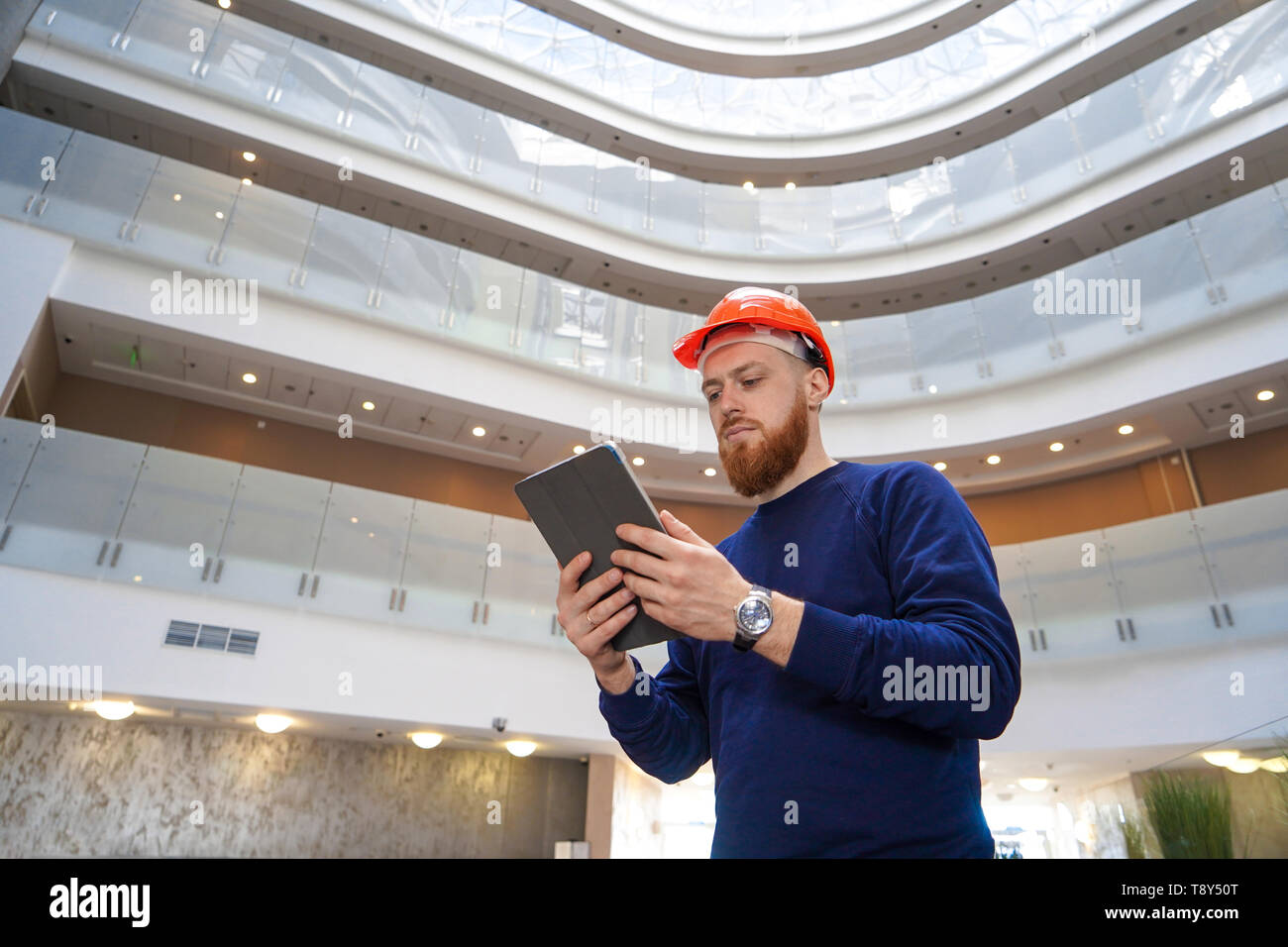 Average looking man hi-res stock photography and images - Alamy